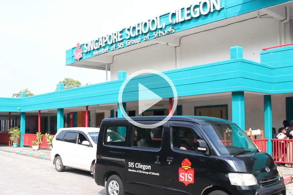 SIS Cilegon: Siswa membagikan Takjil kepada yang membutuhkan selama Ramadhan 2024 - SIS Cilegon